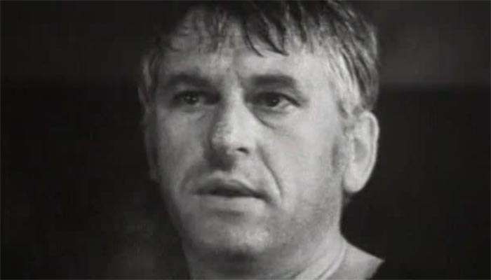 Фильм «Быть лишним» (1976) - сюжет, актеры и роли, кадры из фильма